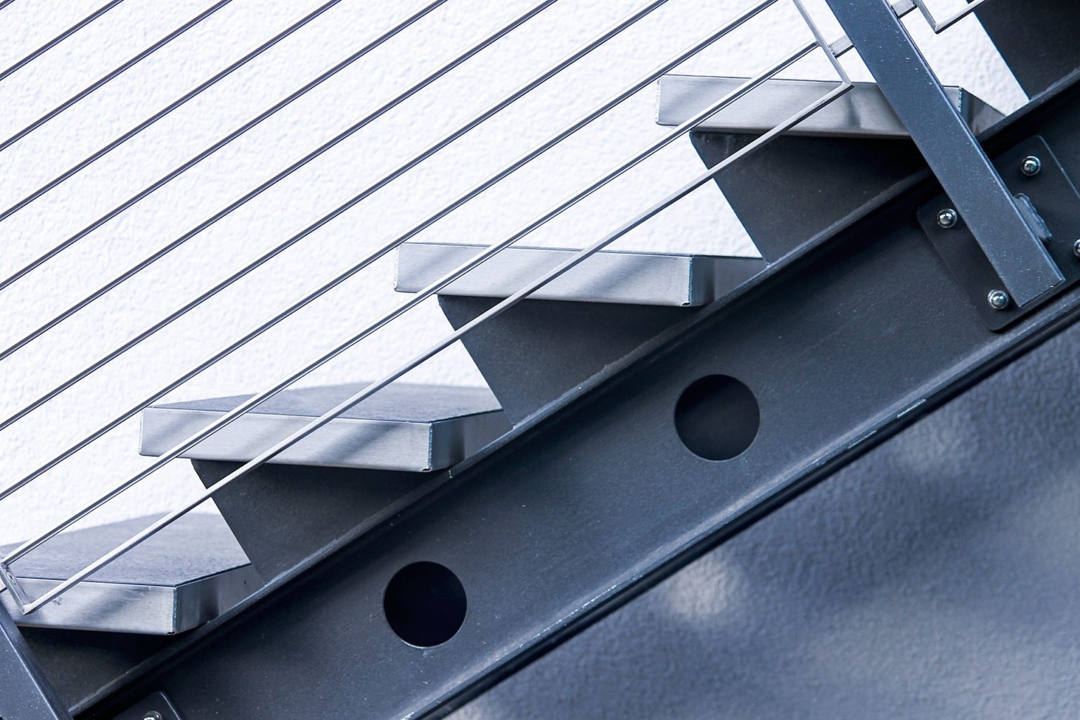 Pros and Cons of Different Railing System Styles | RailFX Blog